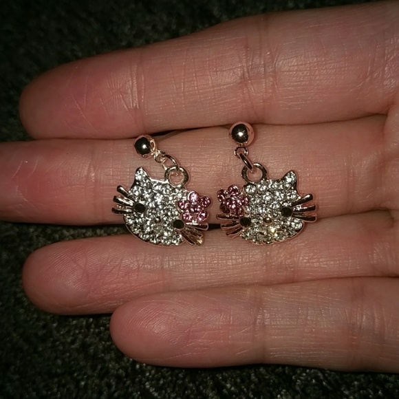Hello Kitty | Jewelry | Just Arrived Sparkly Hello Kitty Earrings ...